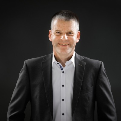 Oliver Fenker's email - Head of Competence Center Advanced Machines ...