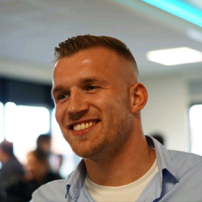 Vincent Bezemer's email - Founder & Investor | Convo - Sales Simulation ...