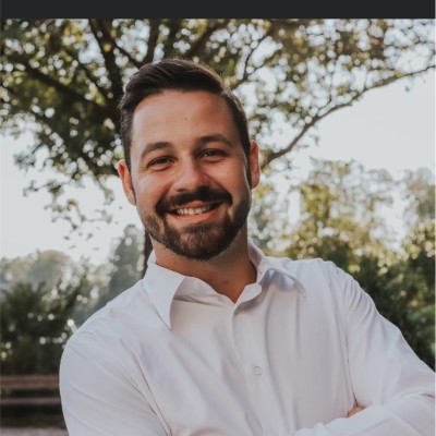 Philipp Riedl's email - Executive Director and Founder | VETAIN ...